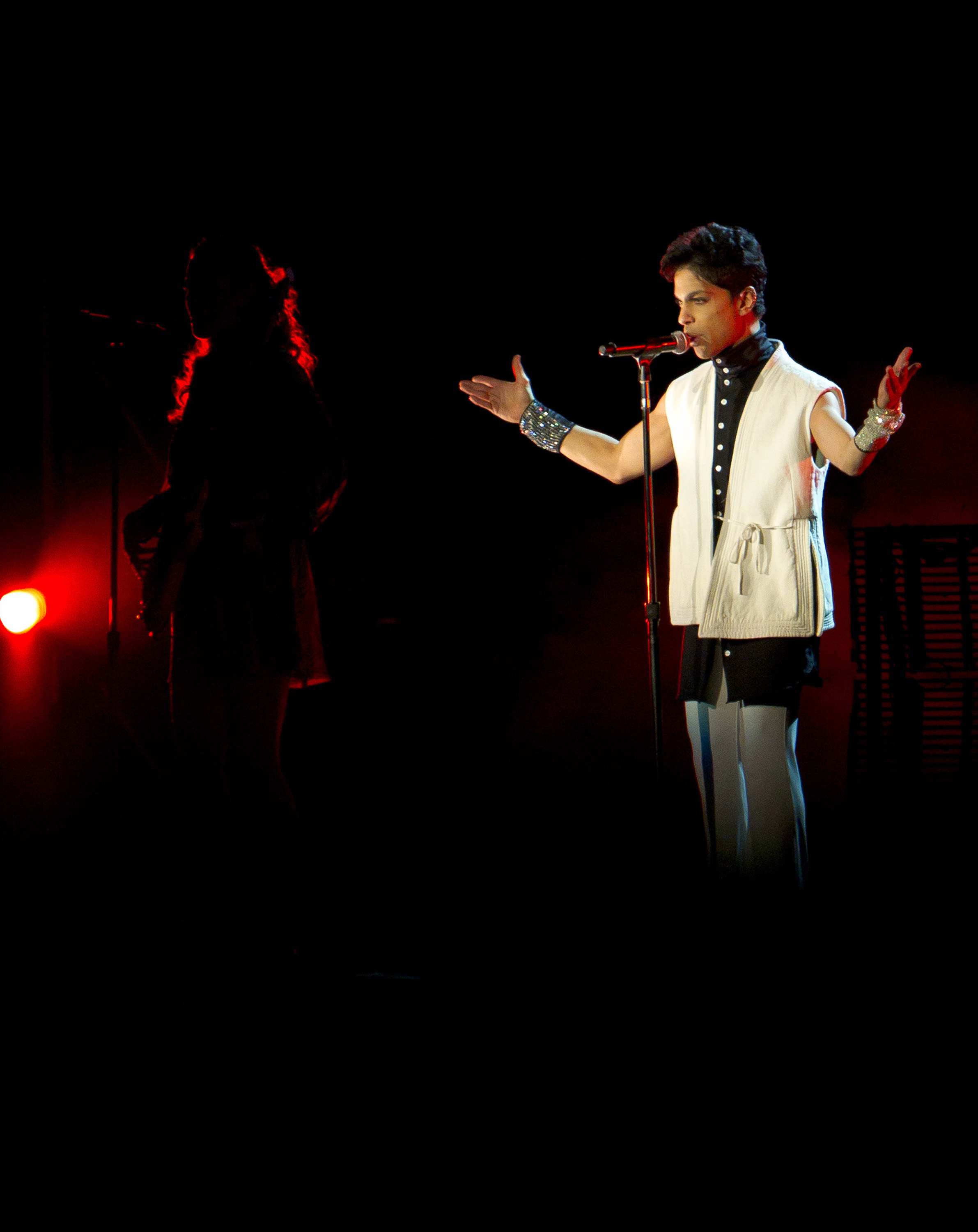 Prince premieres new track - listen