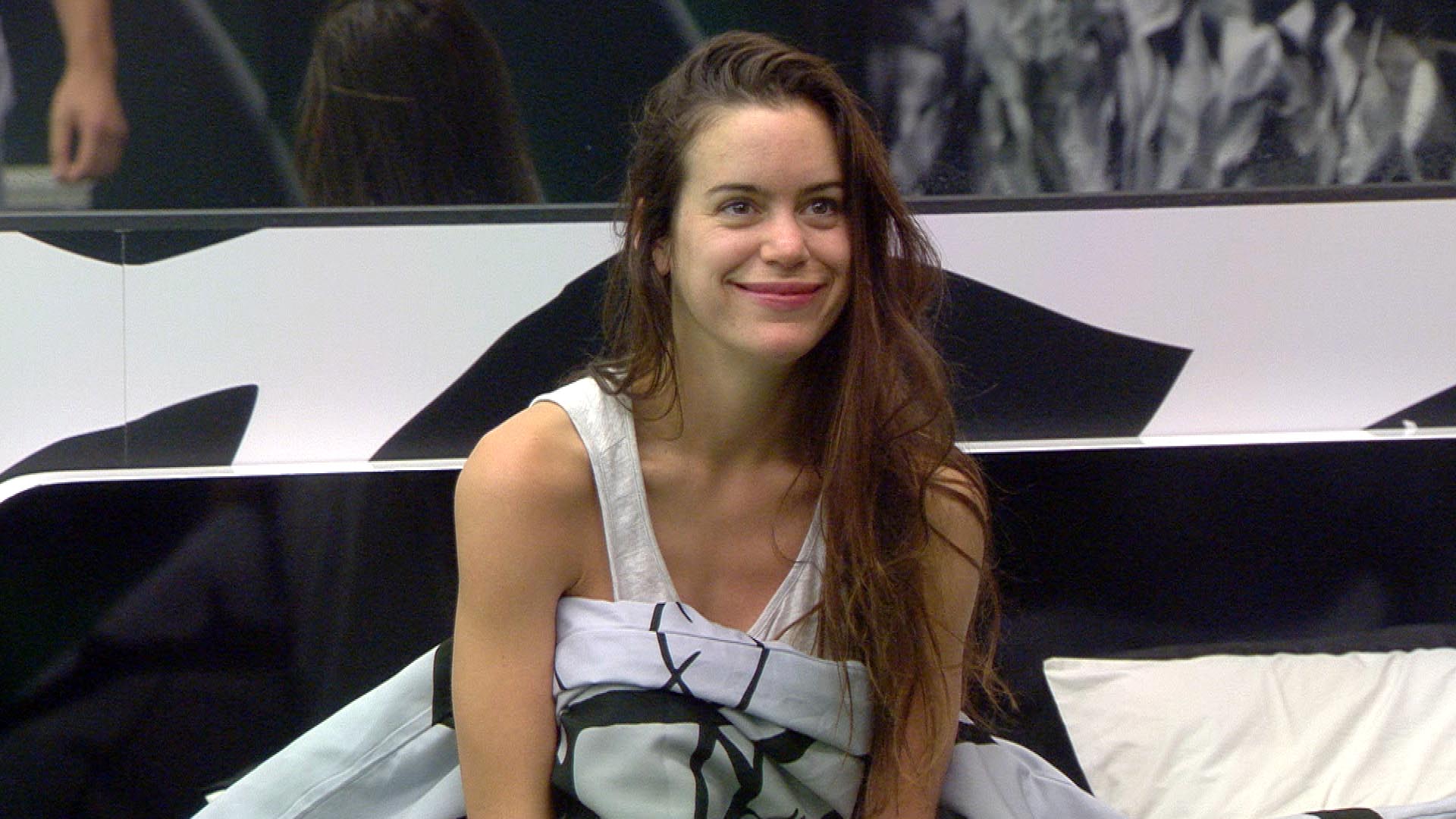 Big Brother: Ryan breaks out of the fire exit because of a lack of ...